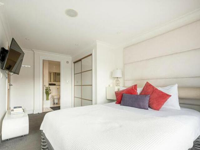 3 Bedroom Penthouse For Sale In London