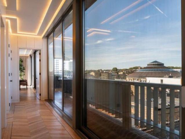3 bedroom penthouse for sale in Piano Studios, London, NW1