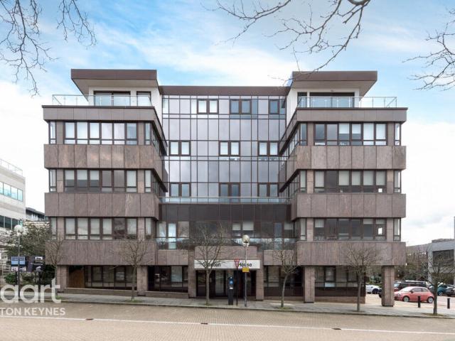 3 bedroom penthouse for sale in Silbury Boulevard, Milton keynes, MK9