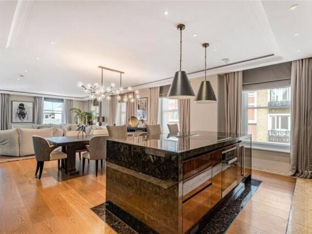 3 bedroom penthouse for sale in Southampton Street, London, WC2E