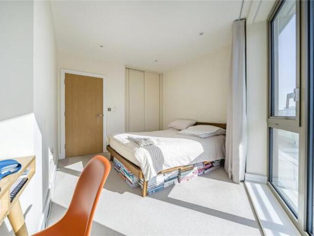 3 bedroom penthouse for sale in The Grange, London, SE1