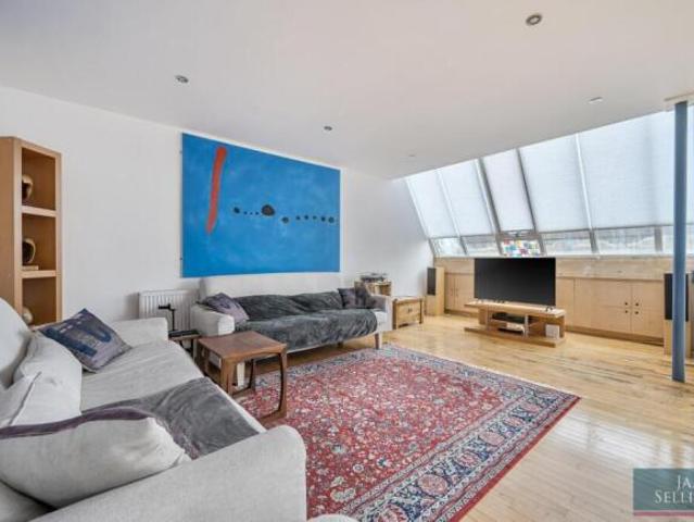 3 bedroom penthouse for sale in The Pick Building, Wellington Street, Leicester, LE1