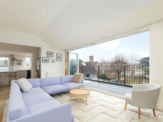 3 Bedroom Penthouse For Sale In Wimbledon, London