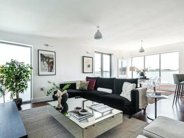 3 Bedroom Penthouse For Sale In 1 Chillingworth Road