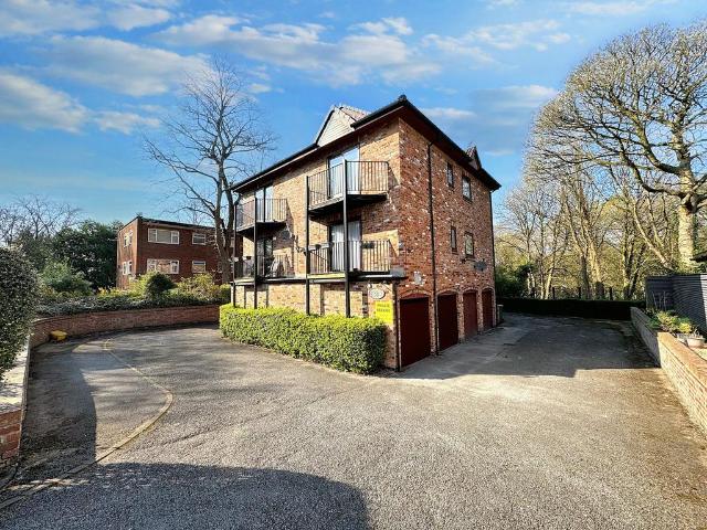 3 bedroom flat for sale