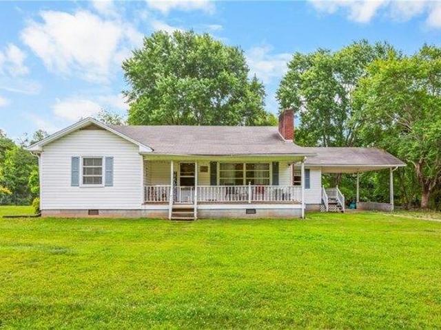 3 bedroom, Pilot Mountain NC 27041 104909225