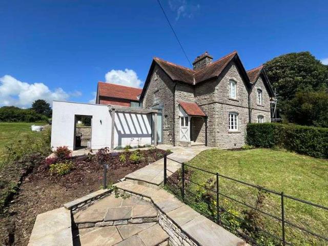 3 Bedroom Semi Detached House