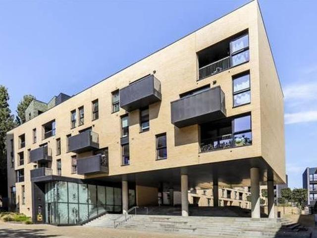 3 bedroom property for rent in 3 bedroom property in City Park West CM1