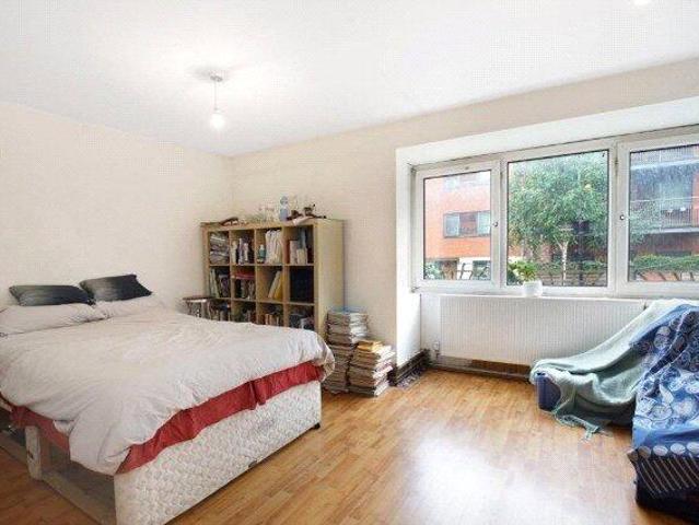 3 bedroom property for rent in Cowdenbeath Path, Islington, London, N1