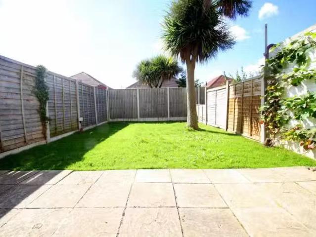 3 bedroom property for rent in Columbia Road, Bournemouth, BH10
