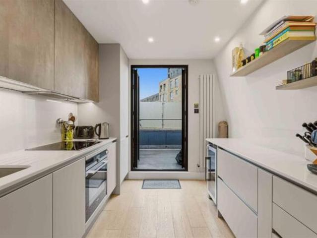3 bedroom property for rent in Burnthwaite Road, London, SW6