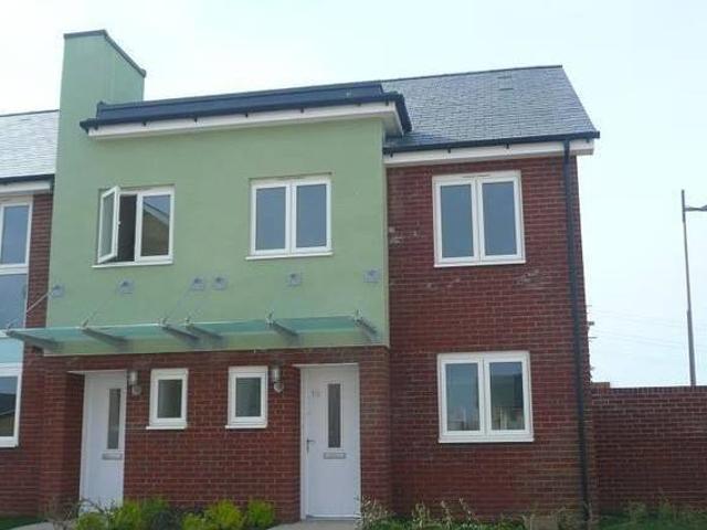 3 bedroom property for rent in Darwin Rise Northfleet Gravesend DA11