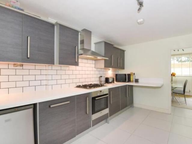 3 bedroom property for rent in Finborough Road, Chelsea, London, SW10