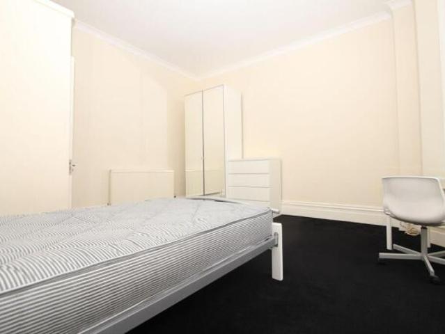 3 bedroom property for rent in Holdenhurst Road, Bournemouth, BH8