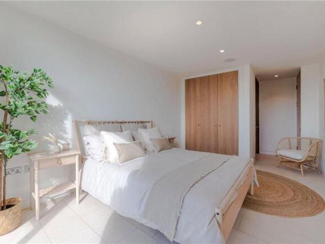 3 bedroom property for rent in Latitude House, Oval Road, NW1