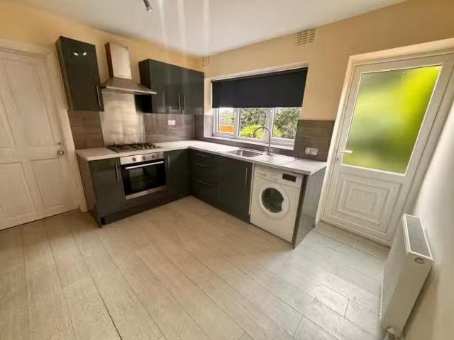 3 bedroom property for rent in Woodhouse Road, Quinton, B32