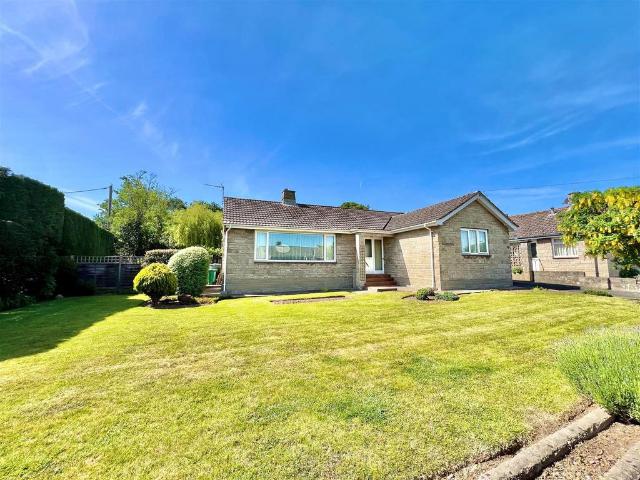 3 bedroom detached bungalow for sale