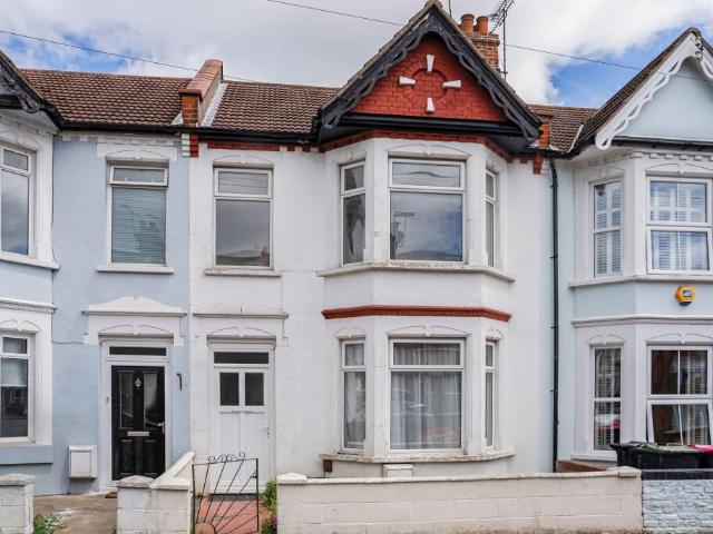 3 bedroom property for sale in Beaufort Street, Southend On Sea, SS2