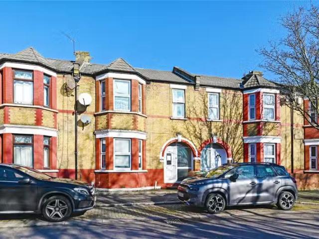 3 bedroom property for sale in Elbury Drive, London, E16 £40.