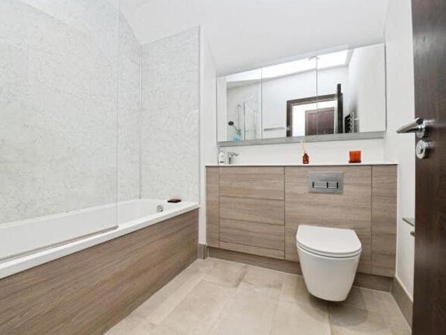 3 bedroom property for sale in Halcyon Place, Brentwood, Essex, CM14