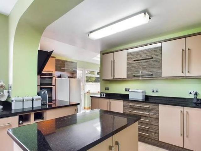 3 bedroom property for sale in Pool Road Kingswood Bristol BS15