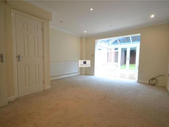3 bedroom property for sale in Priory Fields, Watford, WD17