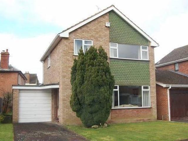 3 bedroom property for sale in The Orchard Albrighton Wolverhampton WV7
