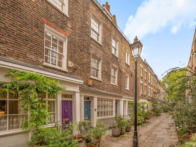 3 bedroom property in Colville Place, Fitzrovia, London, W1T £10,833 pcm | Chestertons