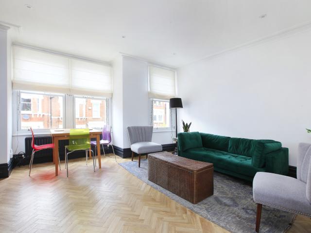 3 bedroom property in Comyn Road, Battersea, London, SW11 £3,750 pcm | Chestertons