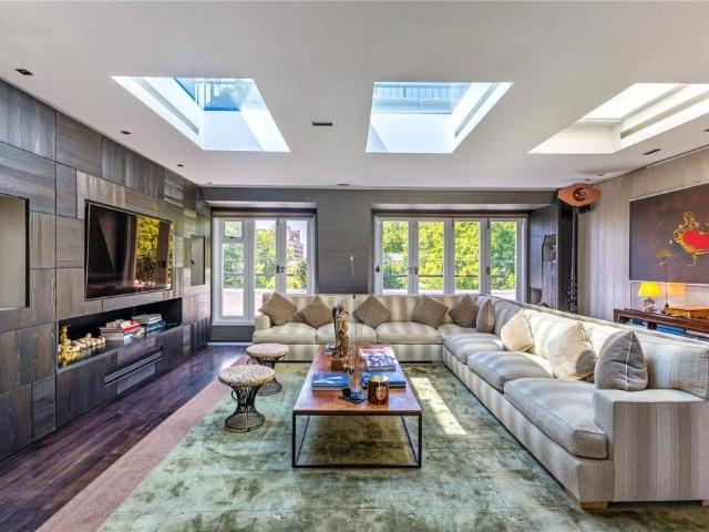 3 bedroom property in Cornwall Gardens, South Kensington, London, SW7 £13,000 pcm | Chestertons