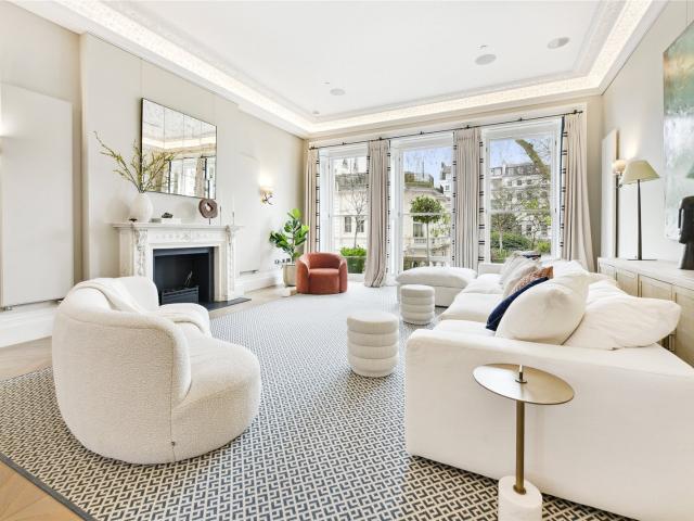 3 bedroom property in Cornwall Gardens, South Kensington, London, SW7 £17,333 pcm | Chestertons
