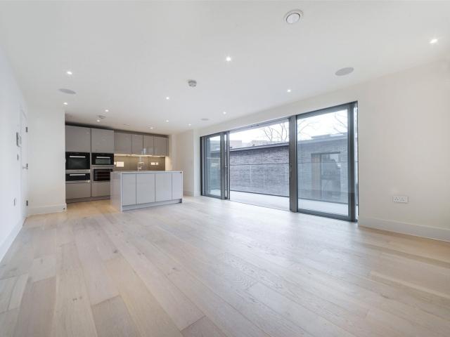 3 bedroom property in Caulfield House, 1 Penrose Gardens, Hampstead, London, NW3 £4,500 pcm | Chestertons