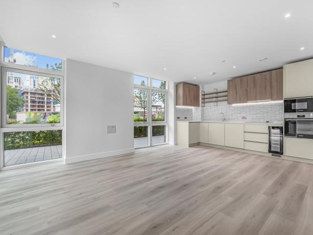3 bedroom property in Cairncross House, 17 Townsend Road, London, SE3 £3,000 pcm | Chestertons