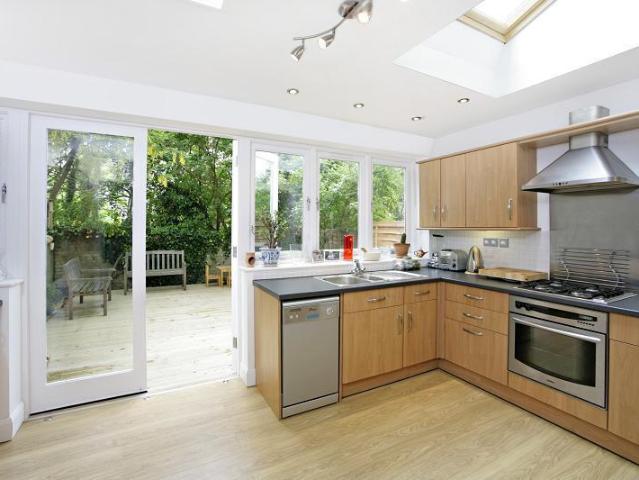 3 bedroom property in Calabria Road, London, N5 £5,000 pcm | Chestertons