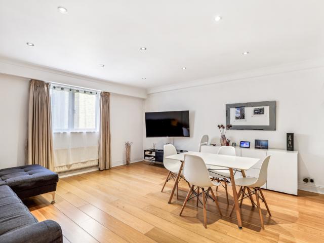 3 bedroom property in Central Tower, 300 Vauxhall Bridge Road, London, SW1V £4,500 pcm | Chestertons
