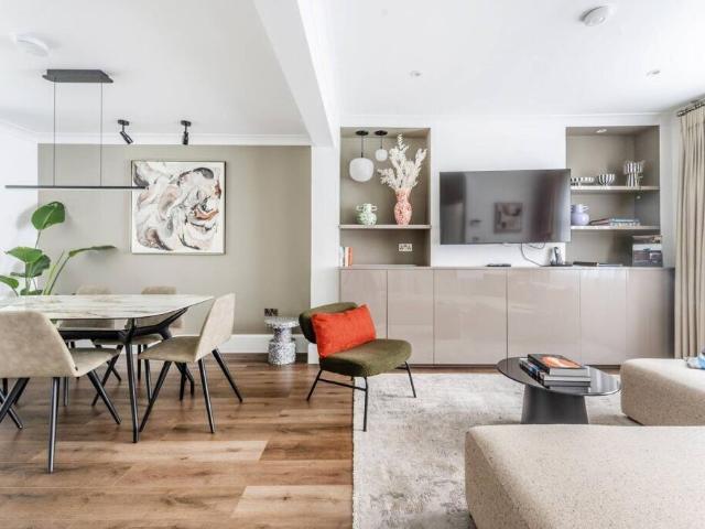 3 bedroom property in Cheval Place, London, SW7 £13,000 pcm | Chestertons
