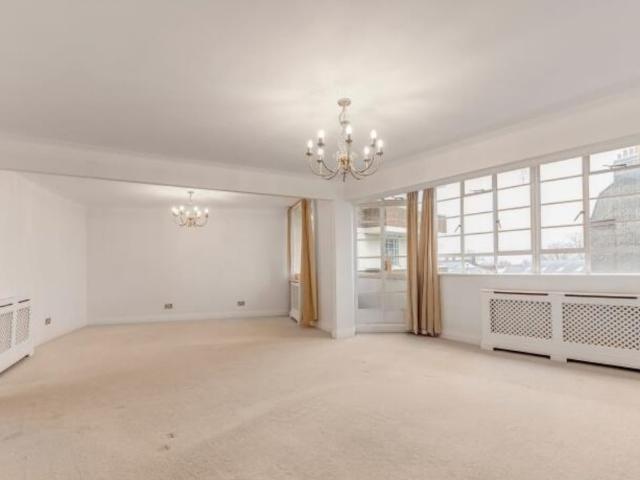 3 bedroom property in Cholmeley Lodge, Cholmeley Park, London, N6 £4,000 pcm | Chestertons