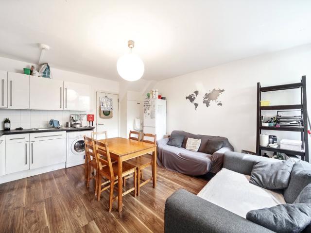 3 bedroom property in Clarence Gardens, Regents Park, London, NW1 £3,950 pcm | Chestertons