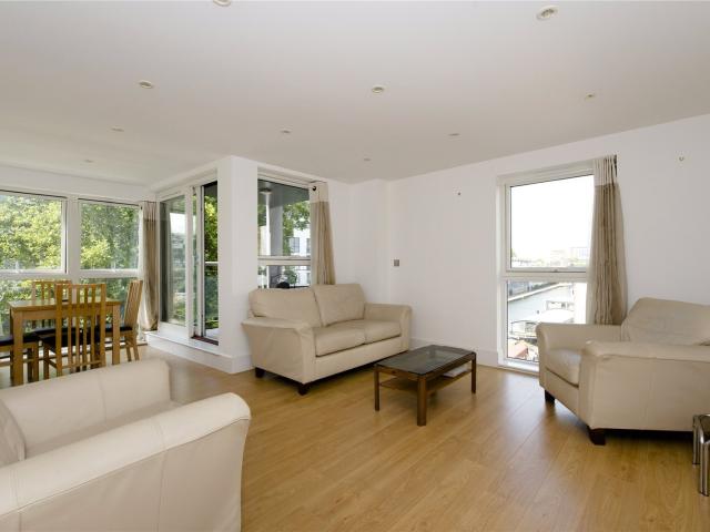 3 bedroom property in Angel Wharf, 168 Shepherdess Walk, London, N1 £4,000 pcm | Chestertons