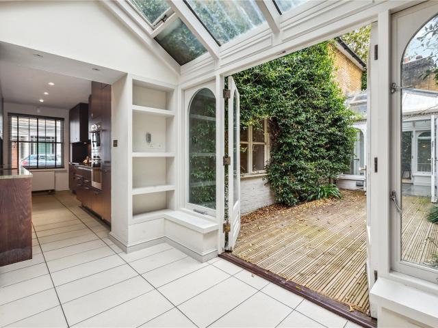 3 bedroom property in Ansdell Terrace, London, W8 £9,900 pcm | Chestertons