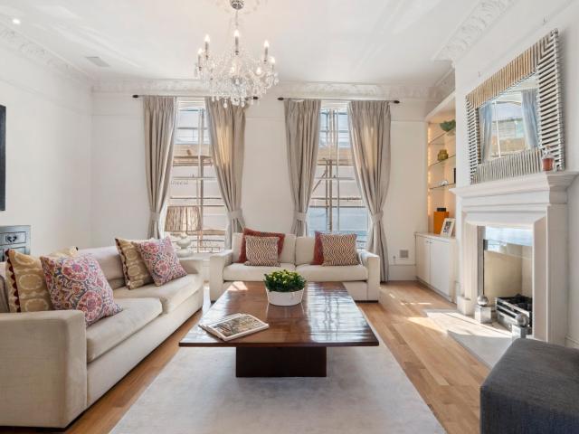 3 bedroom property in Abingdon Road, London, W8 £13,000 pcm | Chestertons