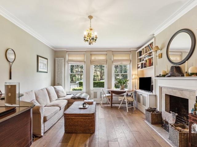 3 bedroom property in Albany Mansions, Albert Bridge Road, London, SW11 £4,850 pcm | Chestertons