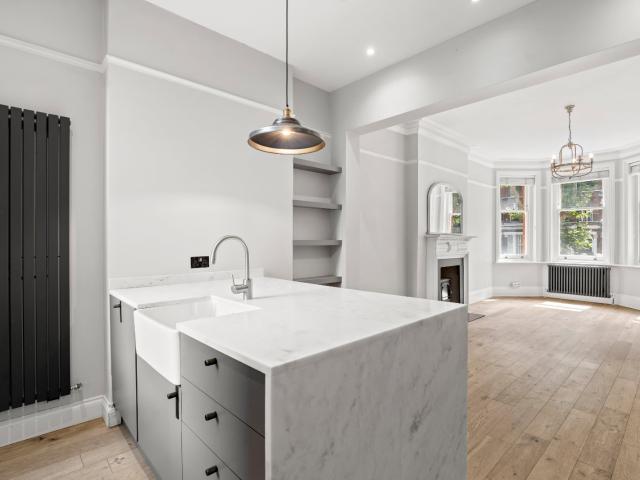 3 bedroom property in Ashworth Mansions, Elgin Avenue, London, W9 £5,100 pcm | Chestertons