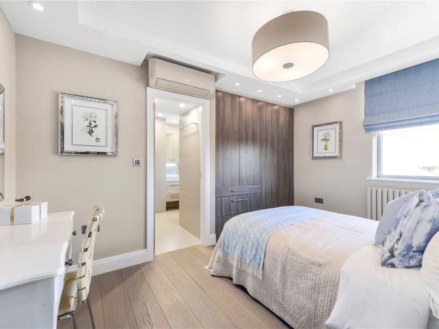 3 bedroom property in Boydell Court, St. Johns Wood Park, St John's Wood, London, NW8 £6,066 pcm | Chestertons