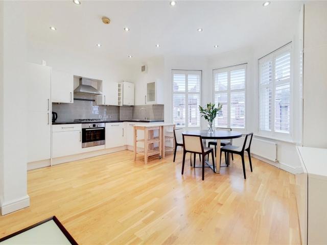 3 bedroom property in Barcombe Avenue, London, SW2 £2,950 pcm | Chestertons