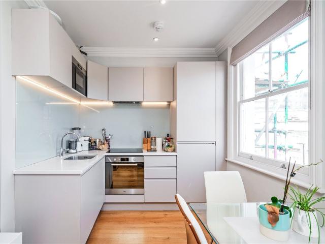 3 bedroom property in Benwell Road, London, N7 £4,000 pcm | Chestertons