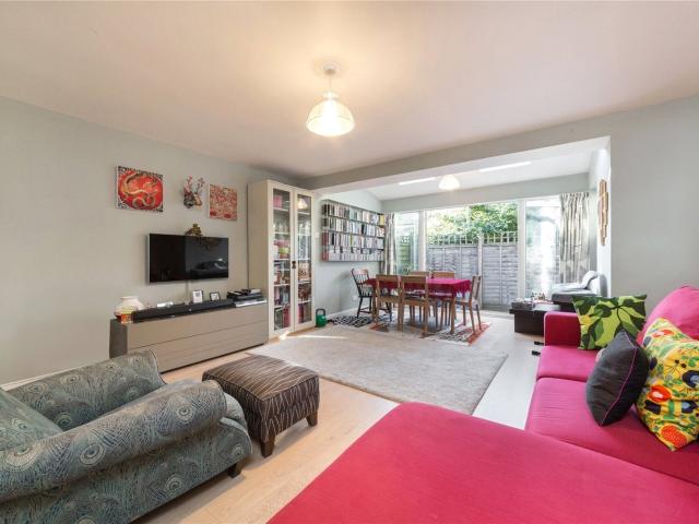 3 bedroom property in Bergholt Mews, Camden Town, London, NW1 £3,450 pcm | Chestertons