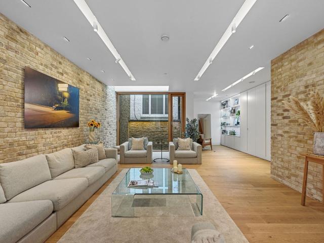 3 bedroom property in Bingham Place, London, W1U £25,783 pcm | Chestertons
