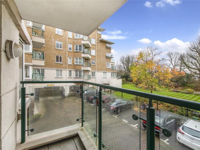 3 bedroom property in Birchgrove House, 4 Strand Drive, Richmond, Surrey, TW9 £4,100 pcm | Chestertons