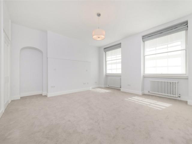 3 bedroom property in Bloomsbury Square, London, WC1A £5,850 pcm | Chestertons